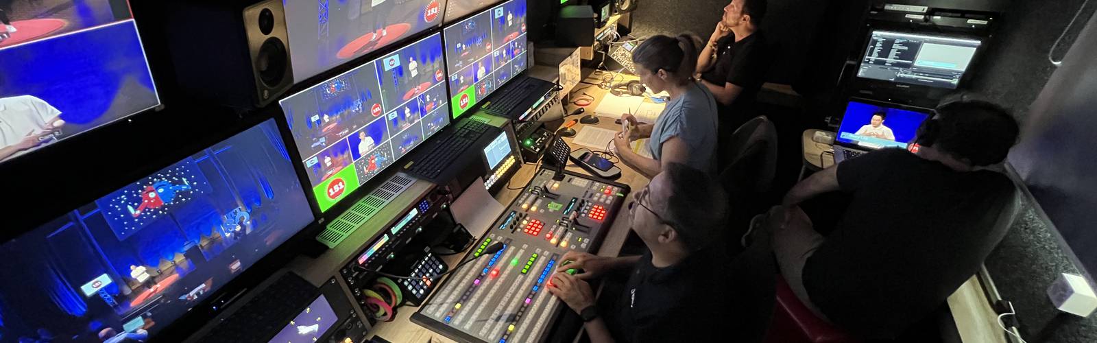 Multi Vidéo - Car Régie Unit 2 - Mélangeur 4 M/E UHD de 40 entrées